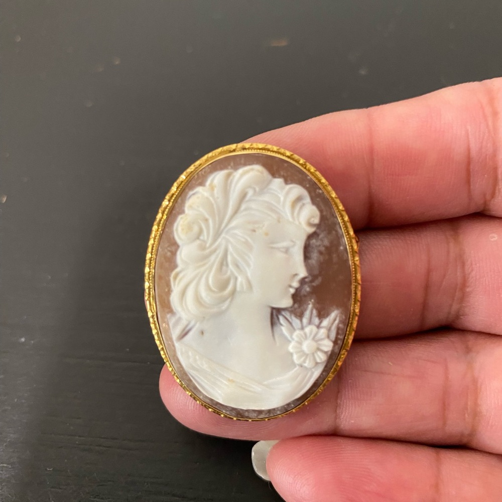 14k Gold Victorian Women Cameo - Gem